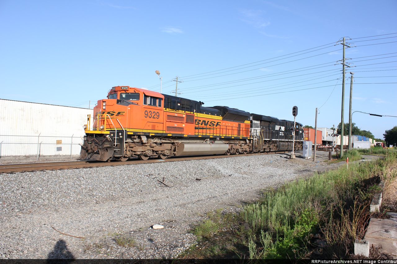 BNSF 9329
